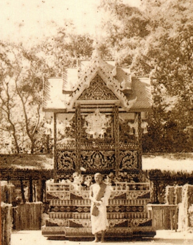 'ขุนพลภูพาน' เตียง ศิริขันธ์ ณ งานศพ 'พระอาจารย์ใหญ่' มั่น ภูริทตฺโต