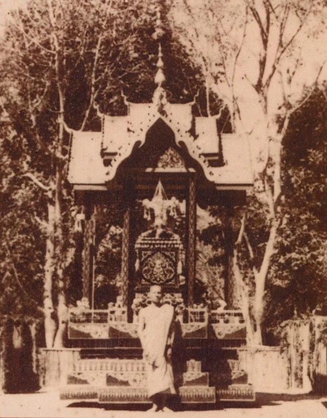 'ขุนพลภูพาน' เตียง ศิริขันธ์ ณ งานศพ 'พระอาจารย์ใหญ่' มั่น ภูริทตฺโต