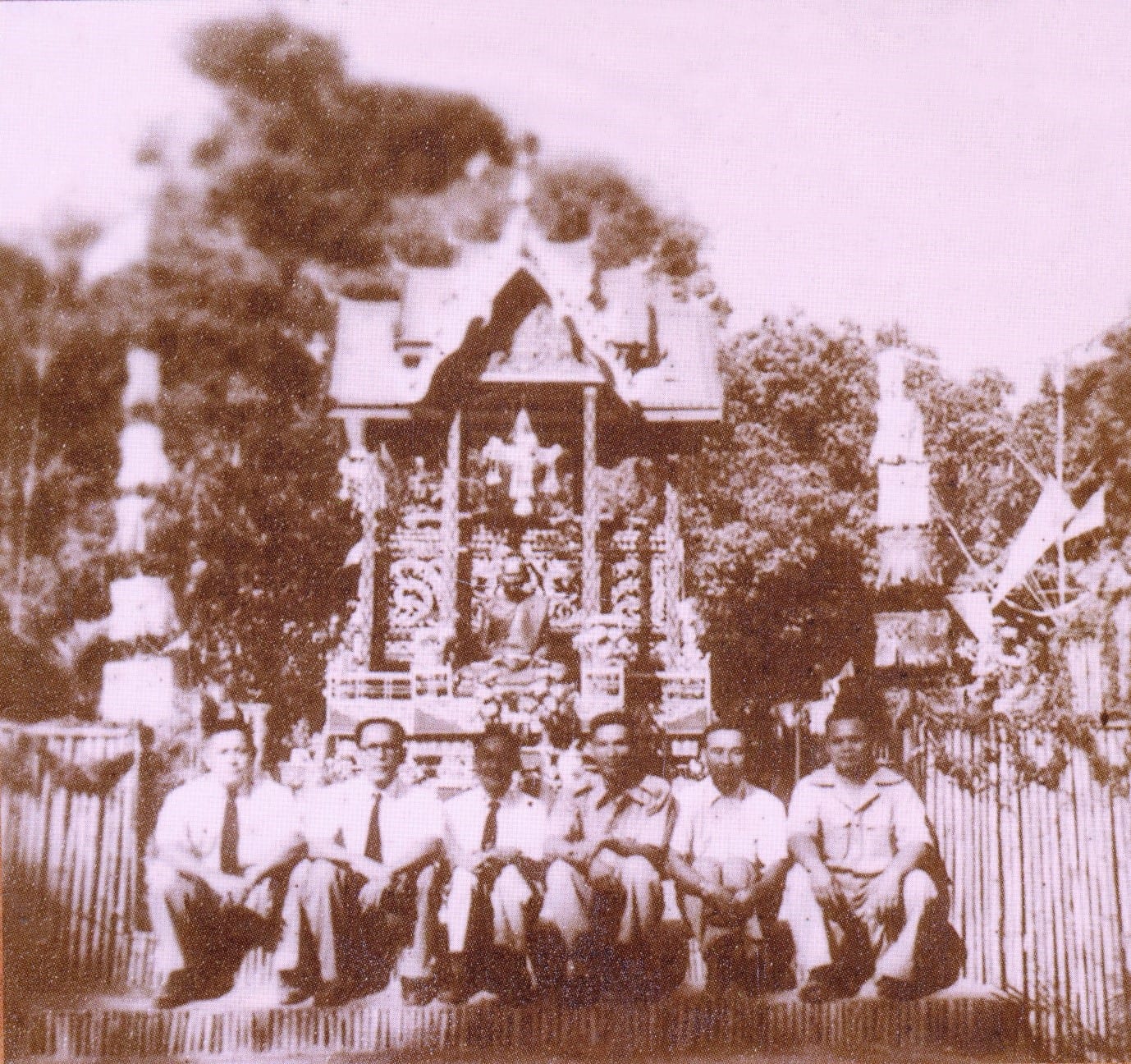 'ขุนพลภูพาน' เตียง ศิริขันธ์ ณ งานศพ 'พระอาจารย์ใหญ่' มั่น ภูริทตฺโต